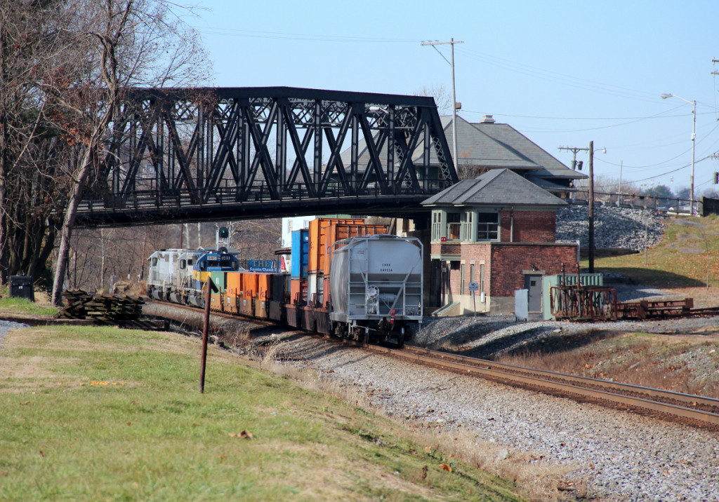 CP 257 Passing Former CNJ PU Tower and CP PHILLIPSBURG @ 1047 hrs.